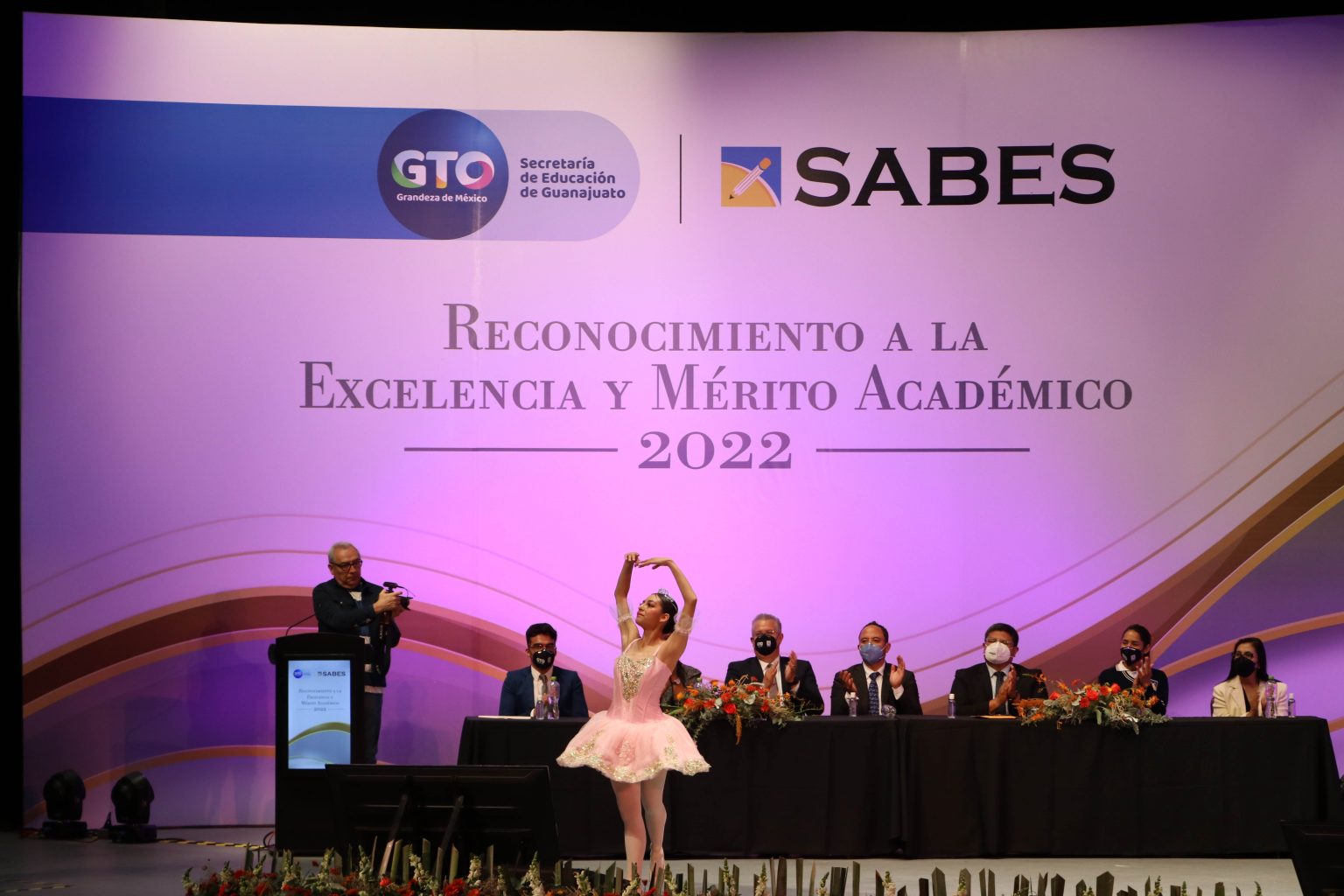 Reconocen la excelencia y el mérito académico de los estudiantes del ...