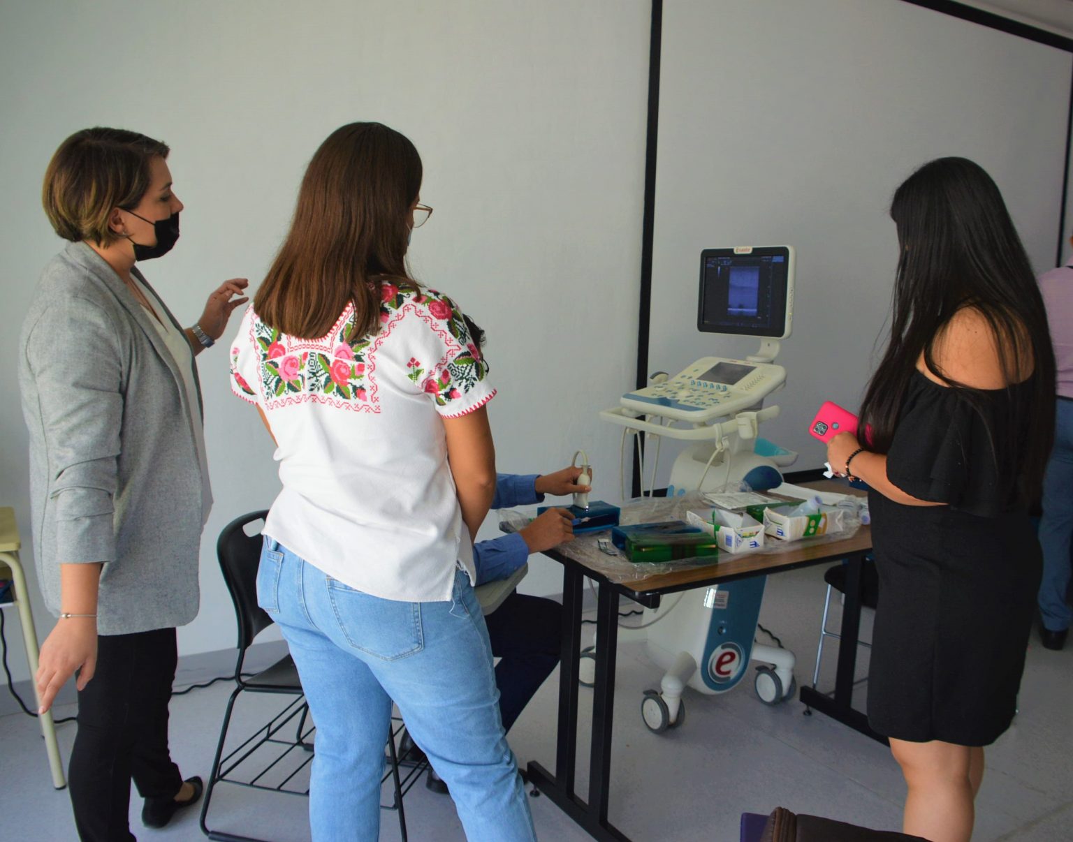 Se actualizan médicos de diferentes partes de México en el Hospital ...