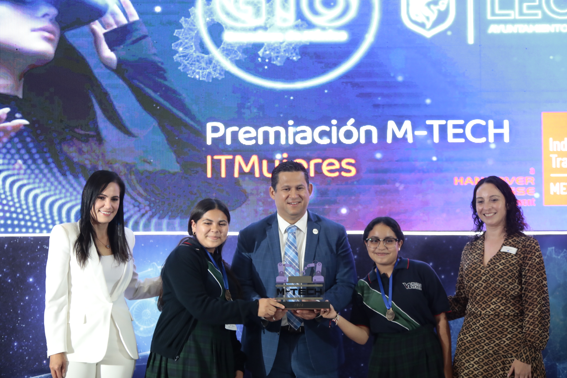 Fomentan el interés de las jóvenes guanajuatenses en la robótica ...