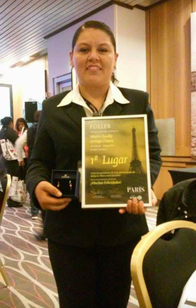 La maestra Claudia Arriaga inspira a jóvenes con su destacada ...