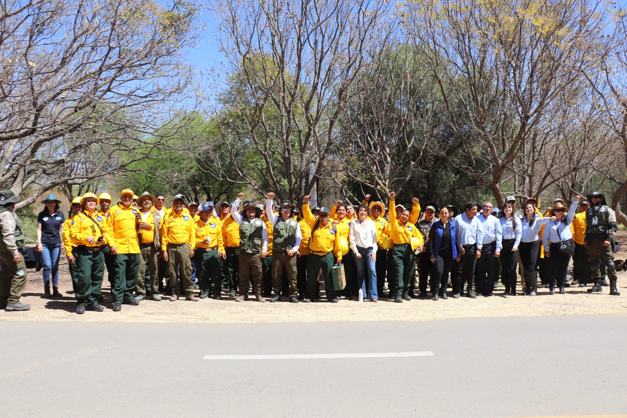 Reciben equipamiento y uniformes guardabosques y brigadistas contra ...