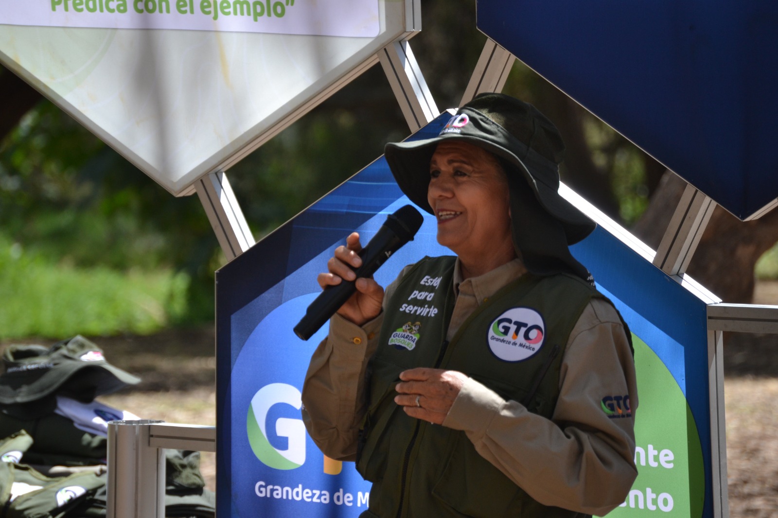 Reciben equipamiento y uniformes guardabosques y brigadistas contra ...