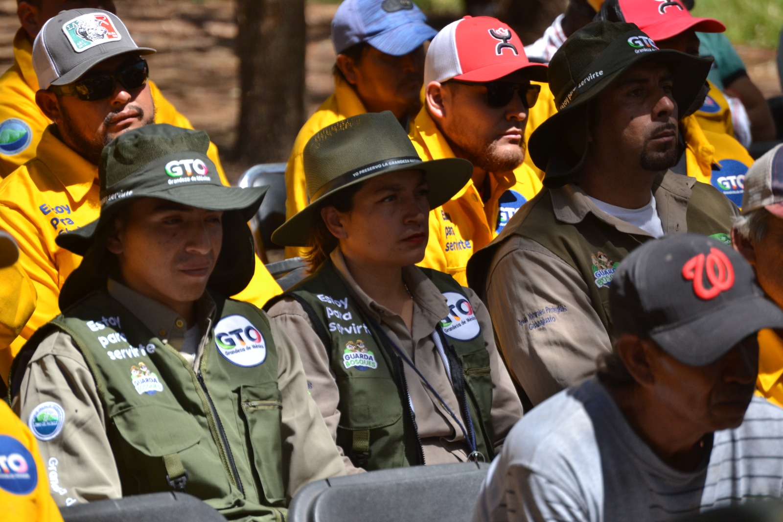 Reciben equipamiento y uniformes guardabosques y brigadistas contra ...