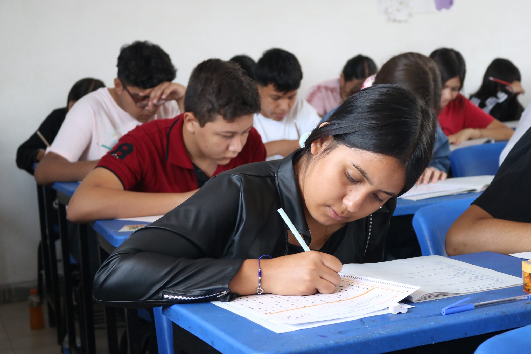 Presentan en el SABES Examen Único – Boletines Dependencias