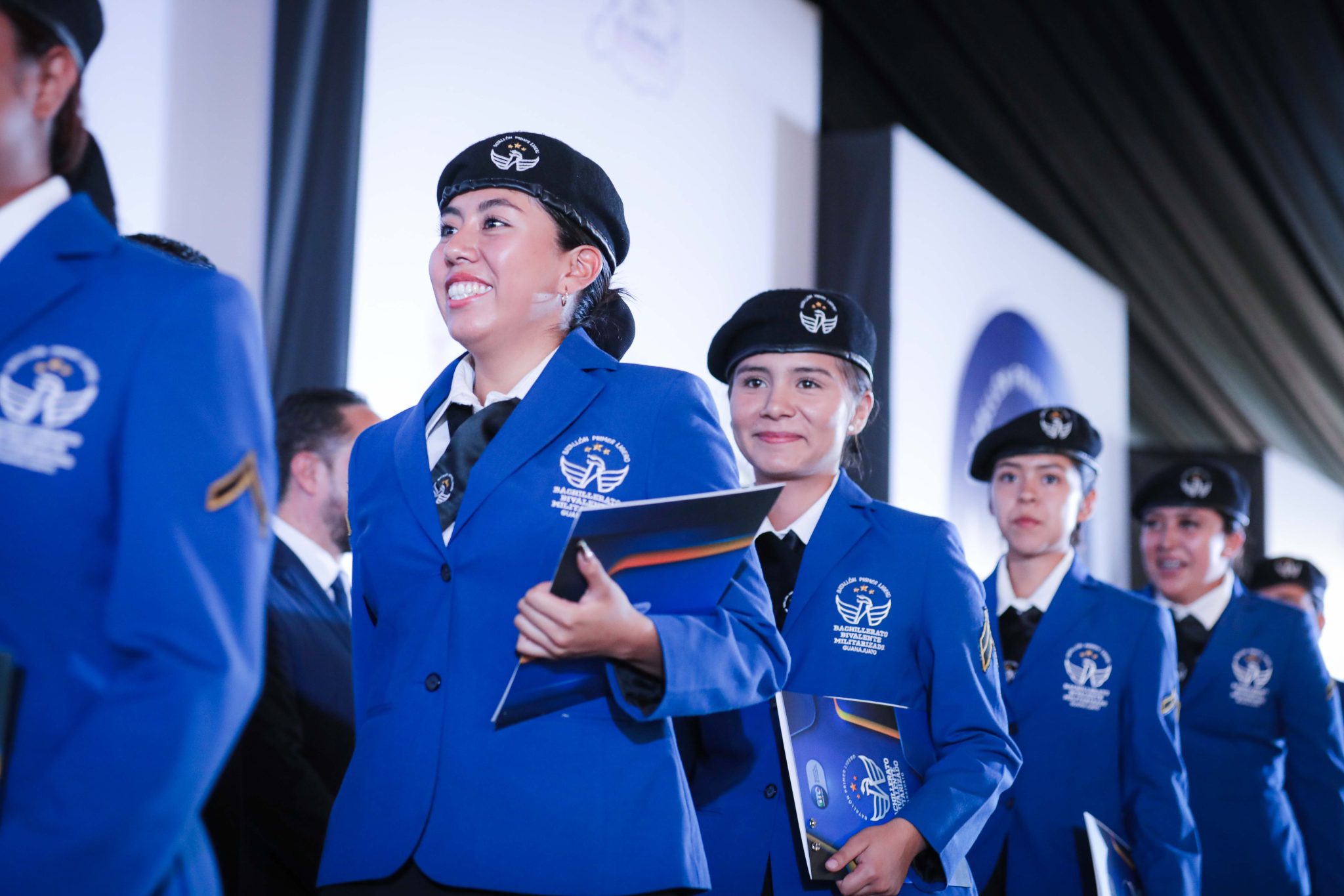 Se gradúan 687 estudiantes de los planteles de Bachillerato Bivalente ...
