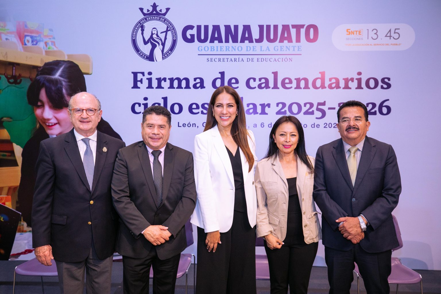 Firma Gobernadora Calendarios Escolares para el Ciclo Escolar 2025-2026 ...